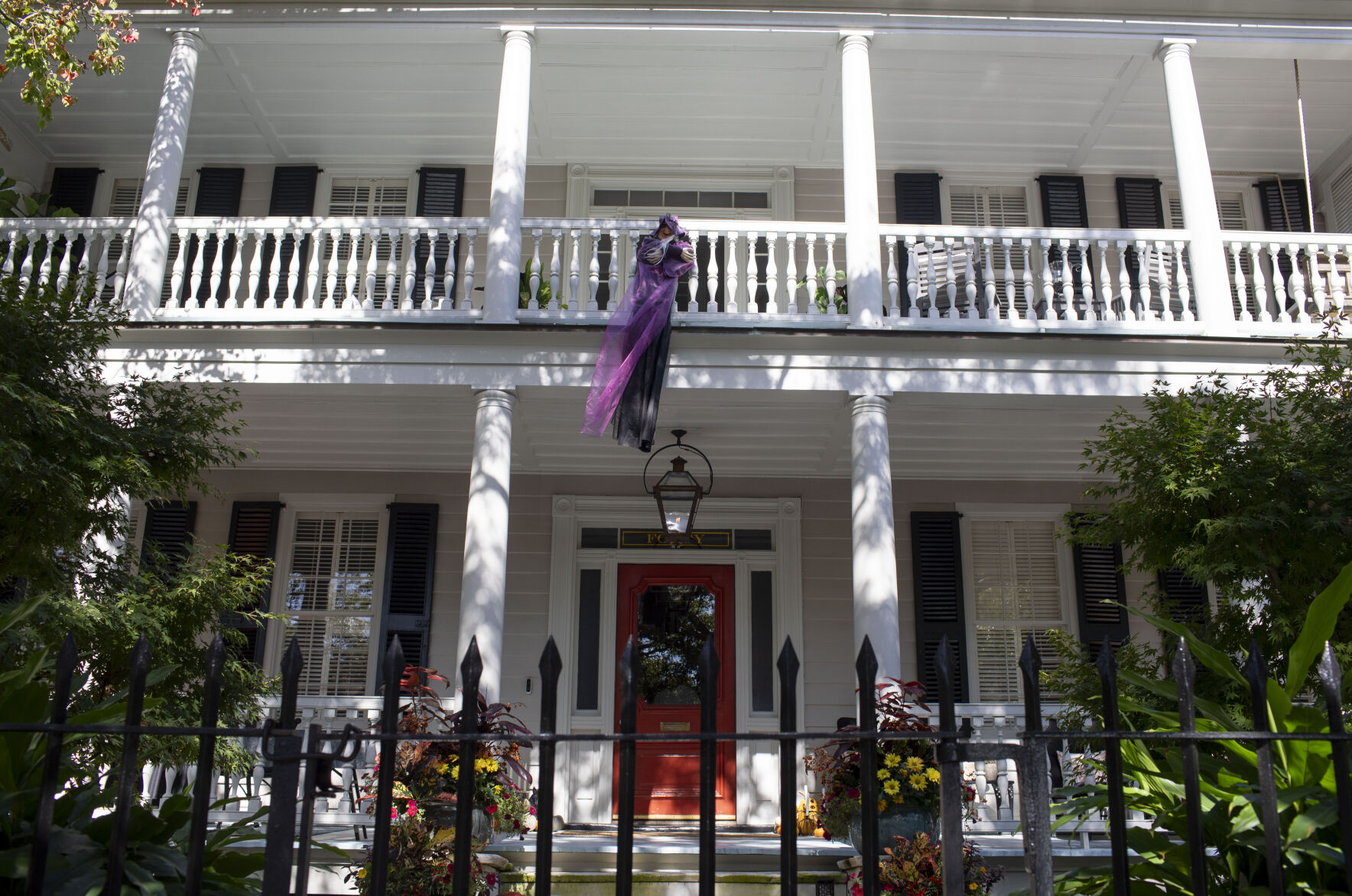 Submit photos of your Halloween decorations in Charleston