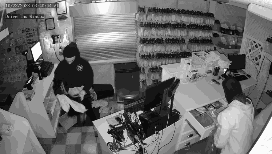 Police searching for six suspects in pharmacy burglary | News | postandcourier.com