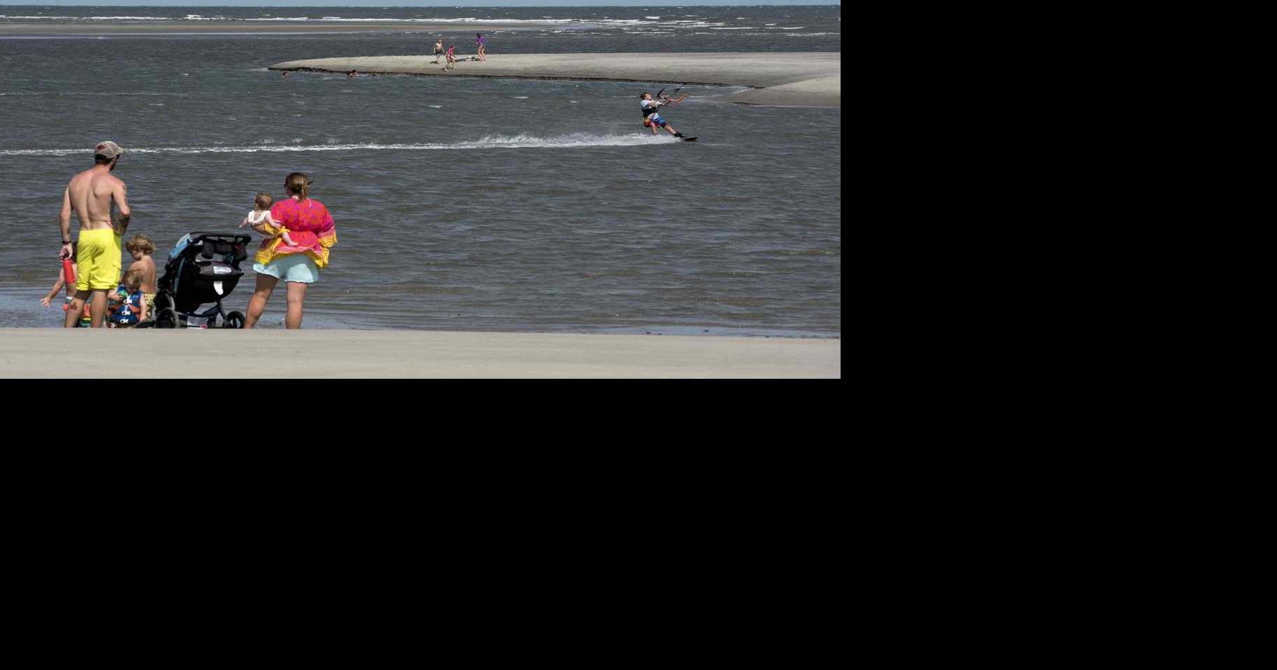 Kiteboarders: Saving distressed swimmers while warning of sandbar ...