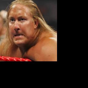 Former WWE star dies