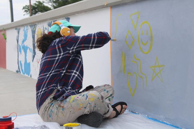 New murals appear on 5th Street bridge