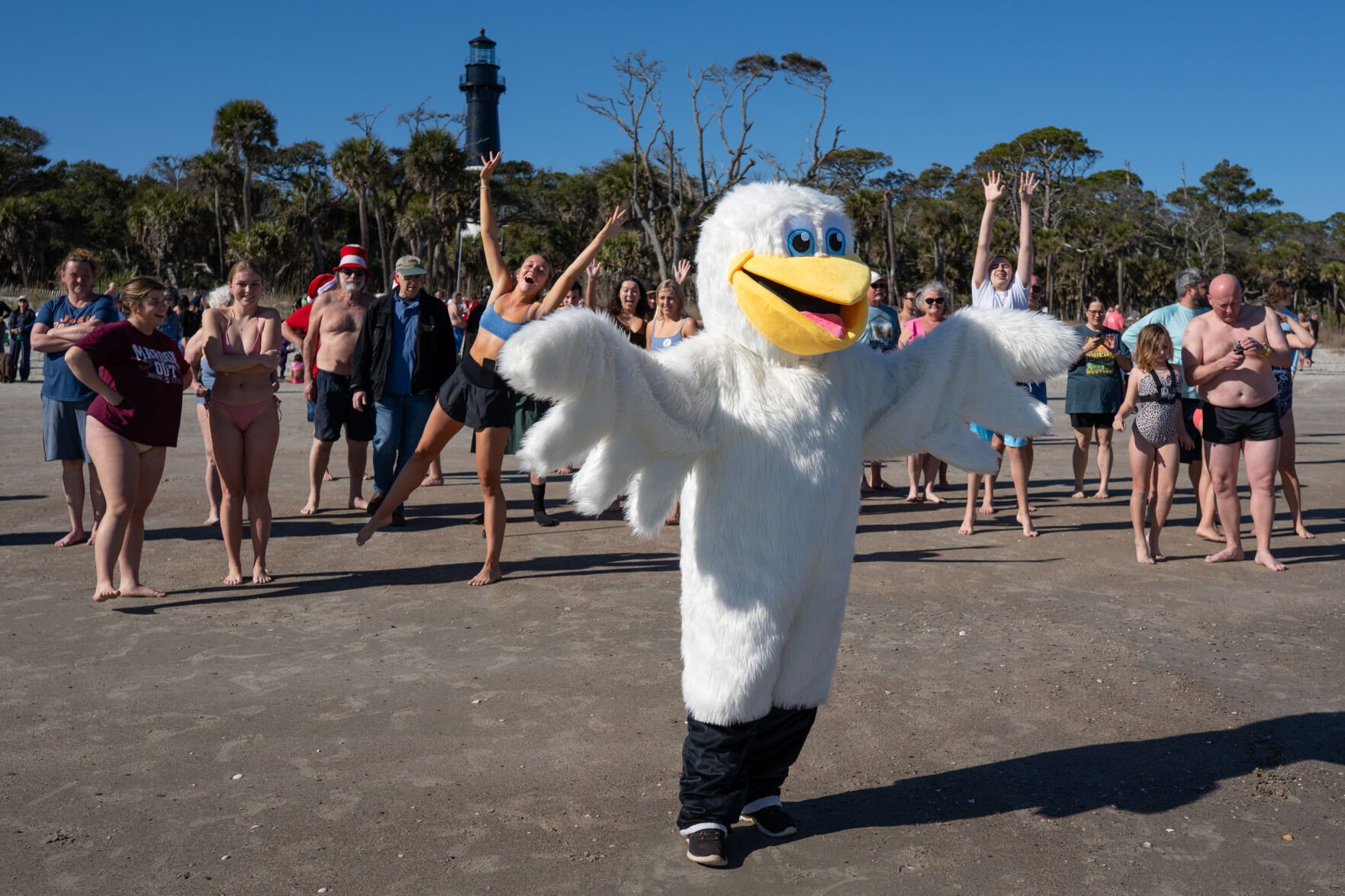 Hundreds in SC rush into the Atlantic Ocean to start 2026