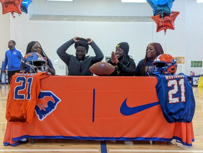 Midland Valley's Dunbar signs to play football at West Virginia