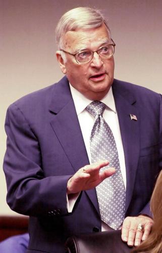 Former politician Earle Morris dies at 82
