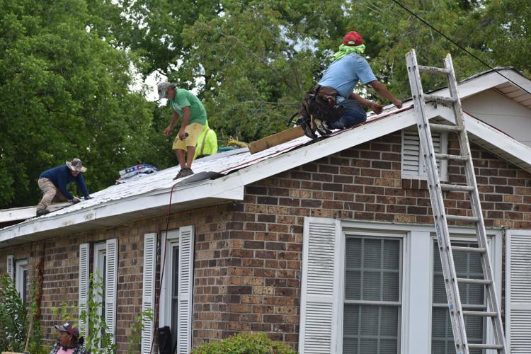 Local roofers, VFW help Georgetown veteran get new roof