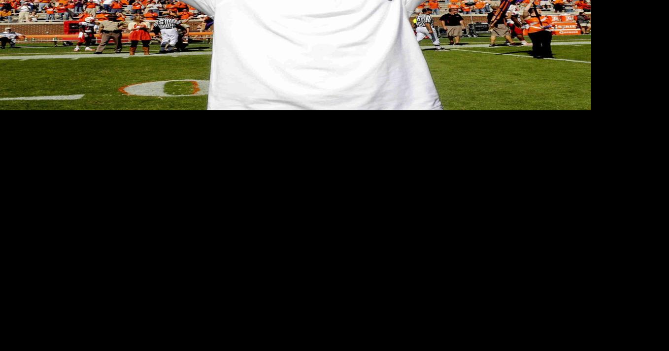 Clemson promotes Spiller to running backs coach, hands out raises to ...