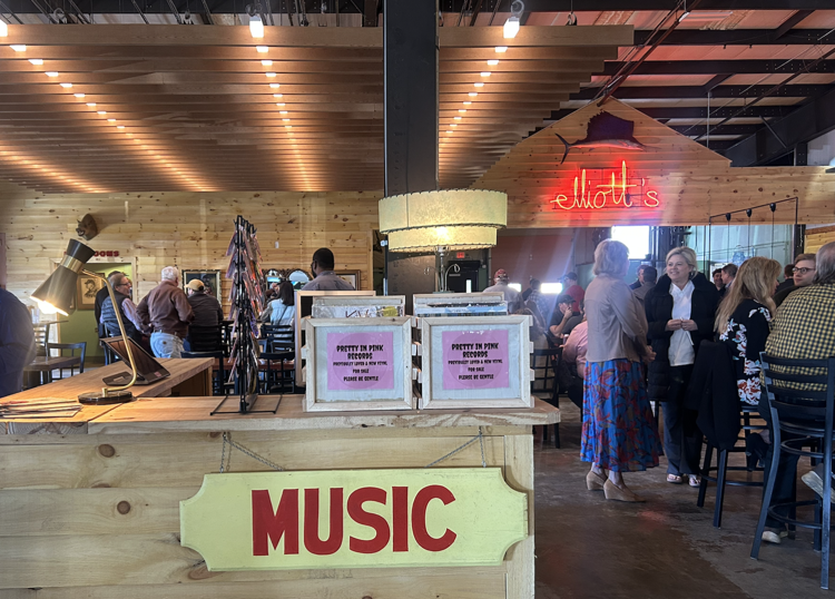 Whole hog, Carolina BBQ is at new Elliott Moss restaurant