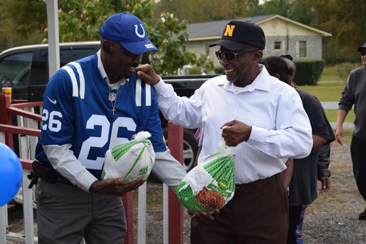 Holiday tradition: Geathers family offers free turkeys in Browns Ferry ...