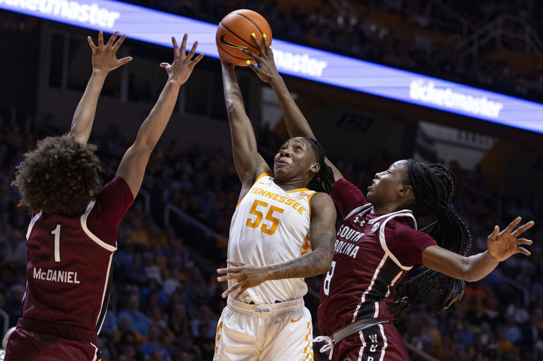 Gamecocks, Lady Vols tangle in Knoxville