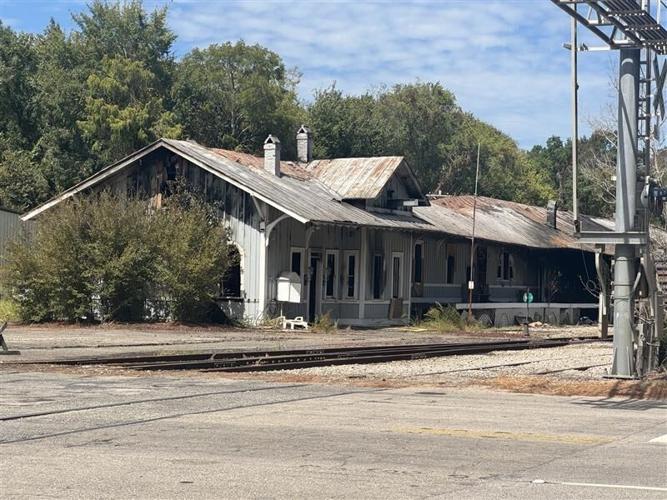 Fire at Conway train depot shuts down part of Highway 905