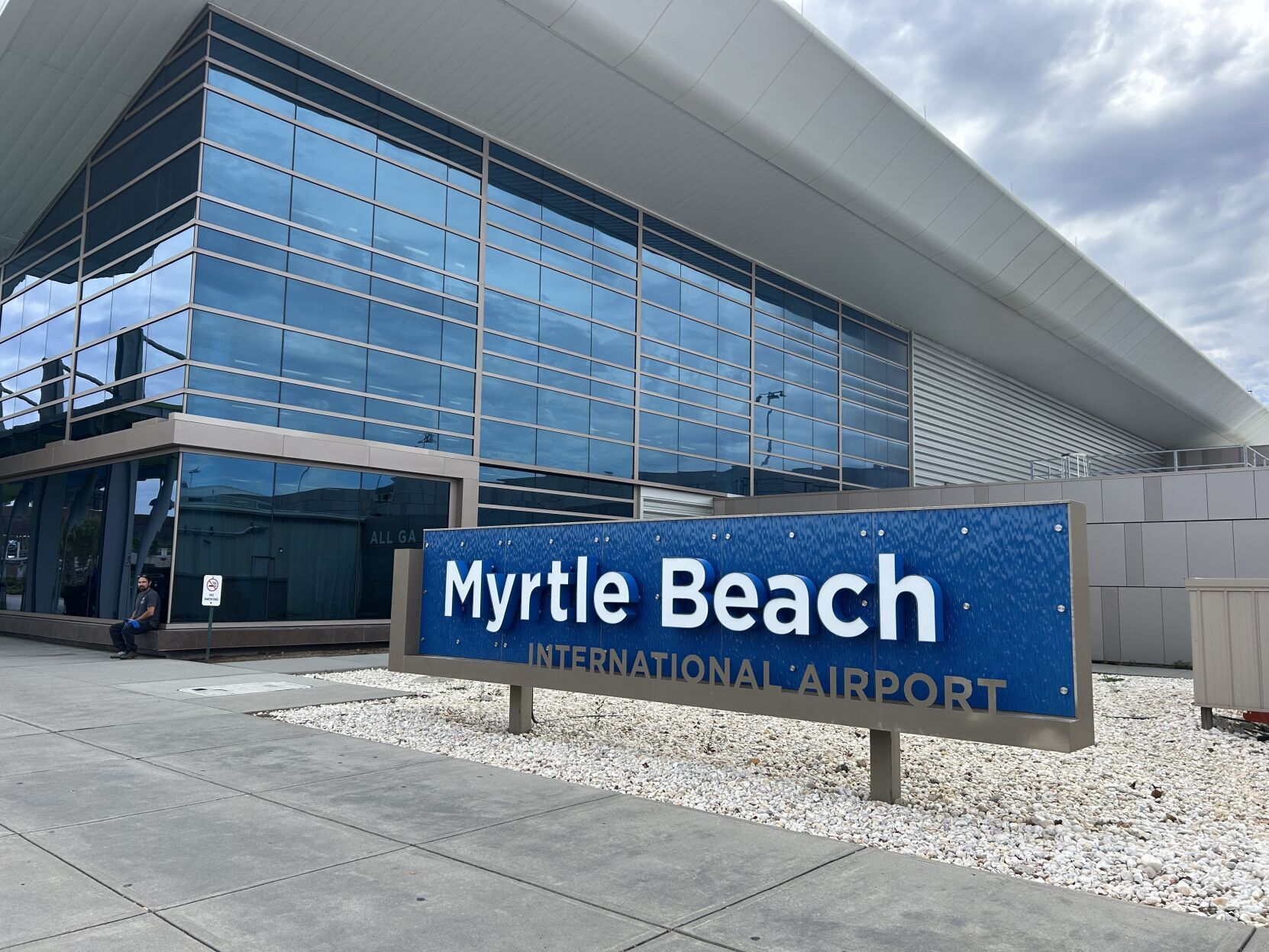 Flight lands at Myrtle Beach Airport after reporting smoke