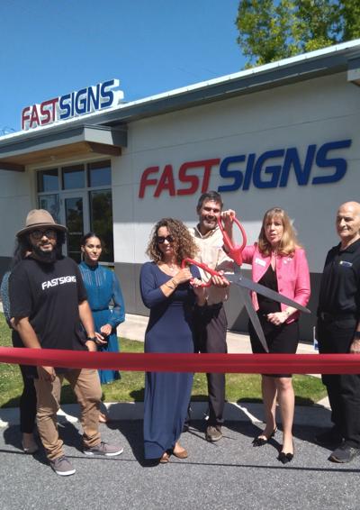 Fastsigns owners celebrate with ribbon cutting ceremony