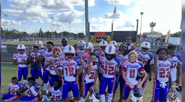 Football teams claim national titles