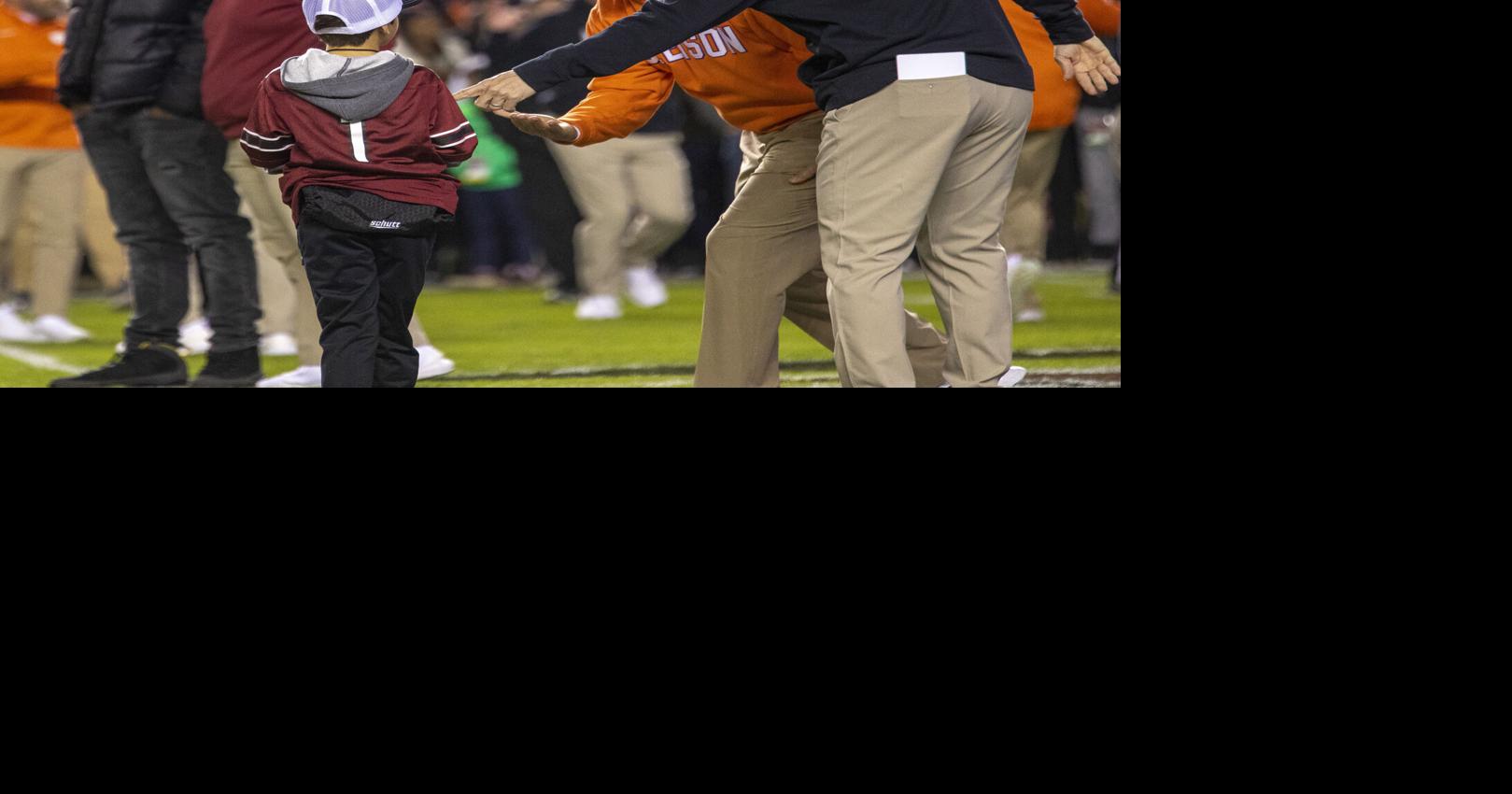 Mayo bath, Cheez-It dump at stake for South Carolina, Clemson football ...