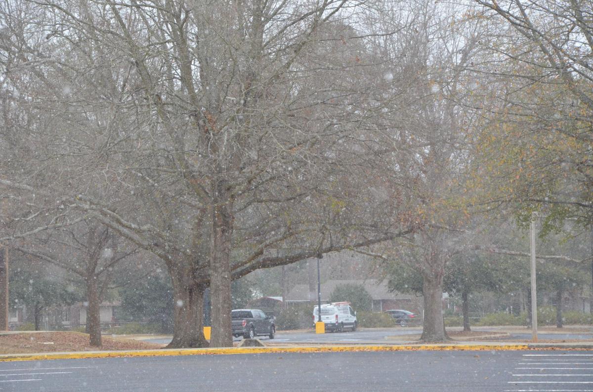 Flurries in Aiken; snow day at the beach as snow and ice come to South ...