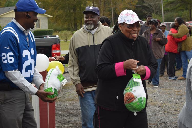 Holiday tradition: Geathers family offers free turkeys in Browns Ferry ...