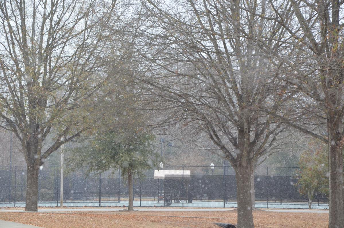 Flurries in Aiken; snow day at the beach as snow and ice come to South ...