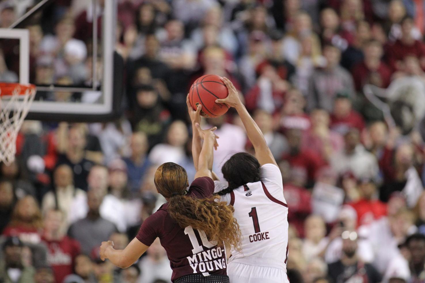 Zia Cooke's steal clinches No. 1 Gamecocks' win over Mississippi State ...