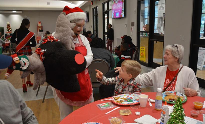 Santa and Mrs. Claus enjoy breakfast with Aiken children ...