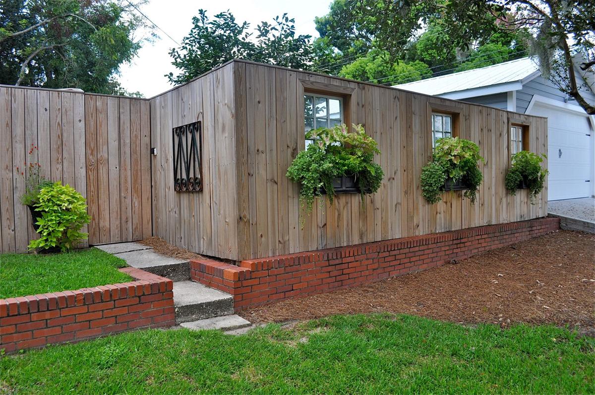 Fences go rogue: From high end to re-purposed or natural, boundaries ...