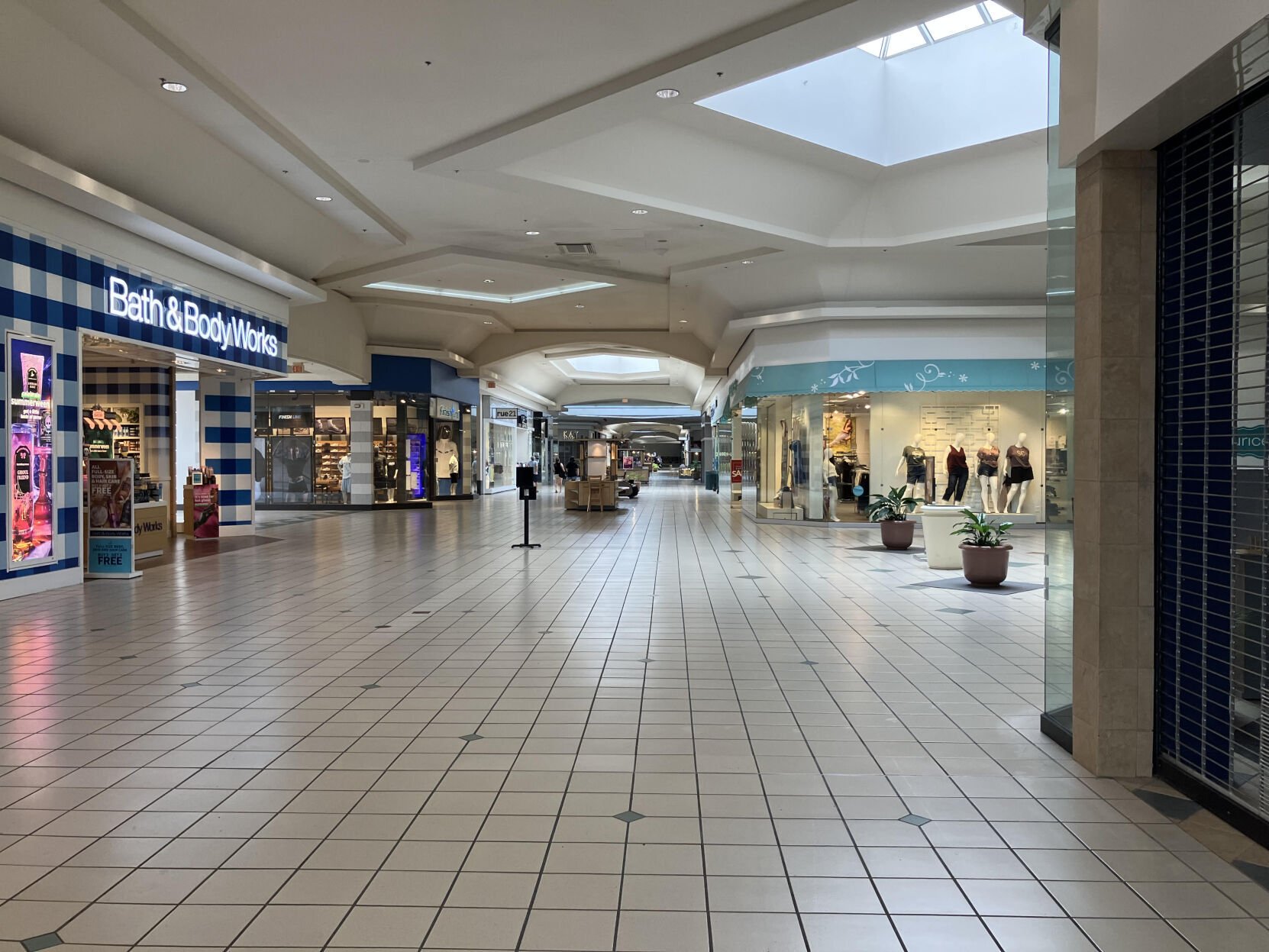 Spartanburg SC WestGate Mall bans mall walkers