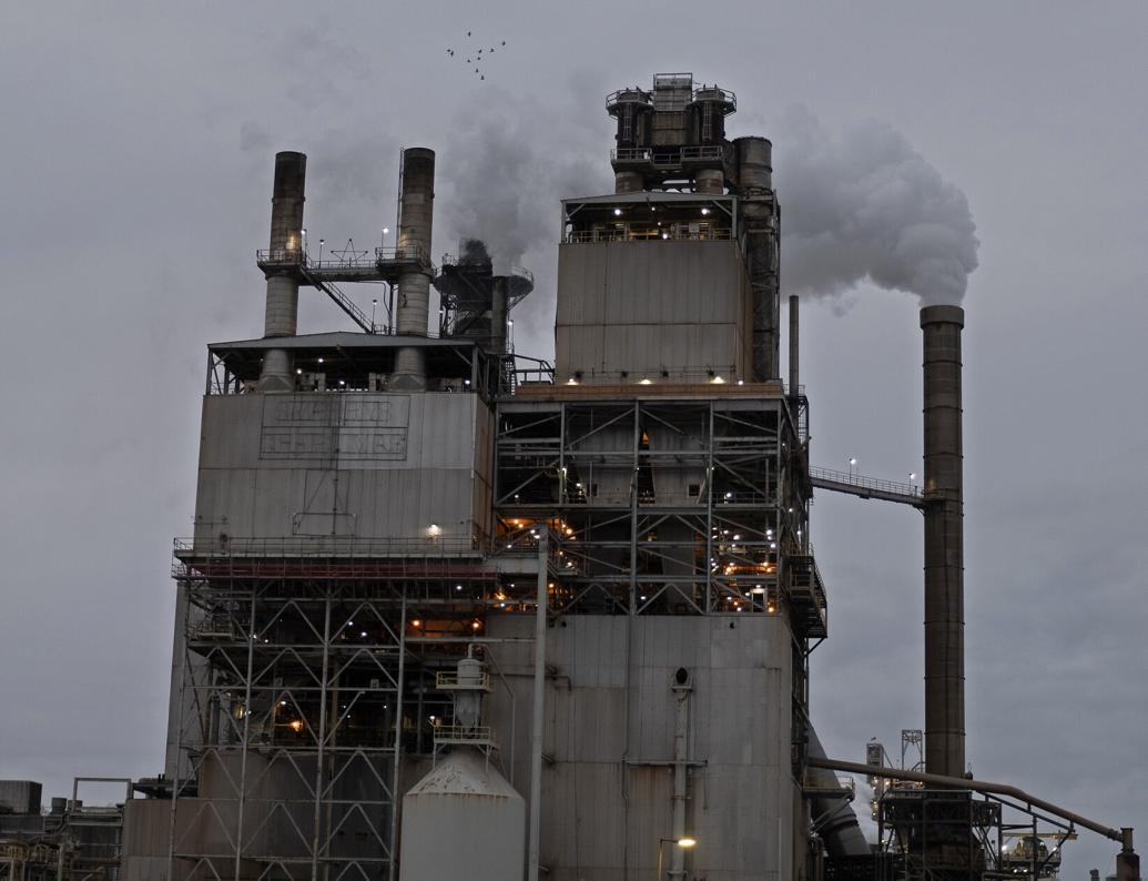 Ministers pray for International Paper workers in Georgetown