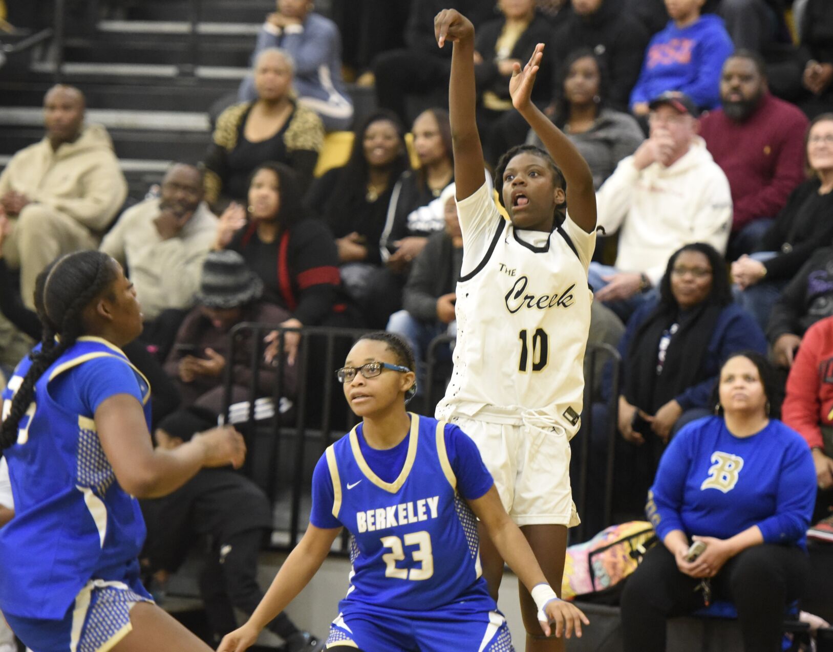 Dates, Moses power Gators in showdown