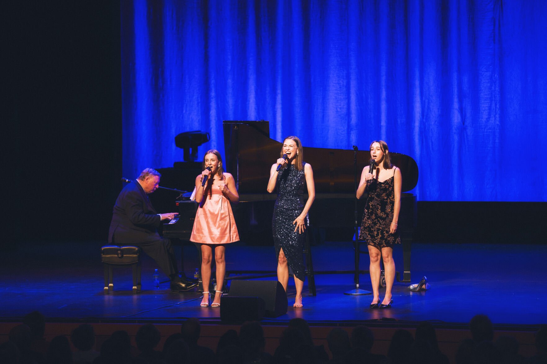 2 Charleston students join singer Sutton Foster on stage