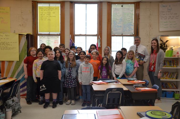 King Laurence reads for Mossy Creek students | Aiken Area Education ...