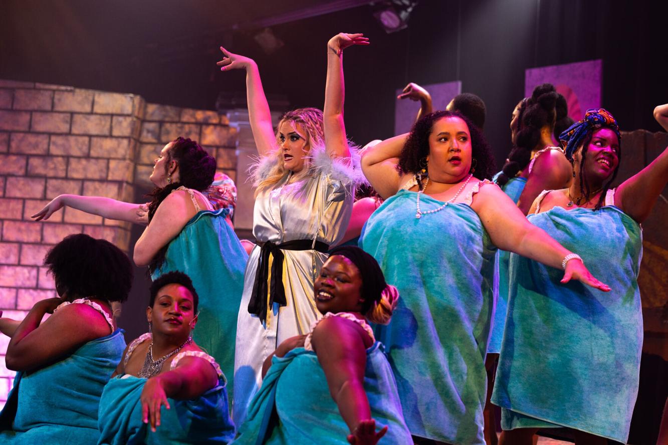 Leader of Columbia, SC Trustus Theatre to step down