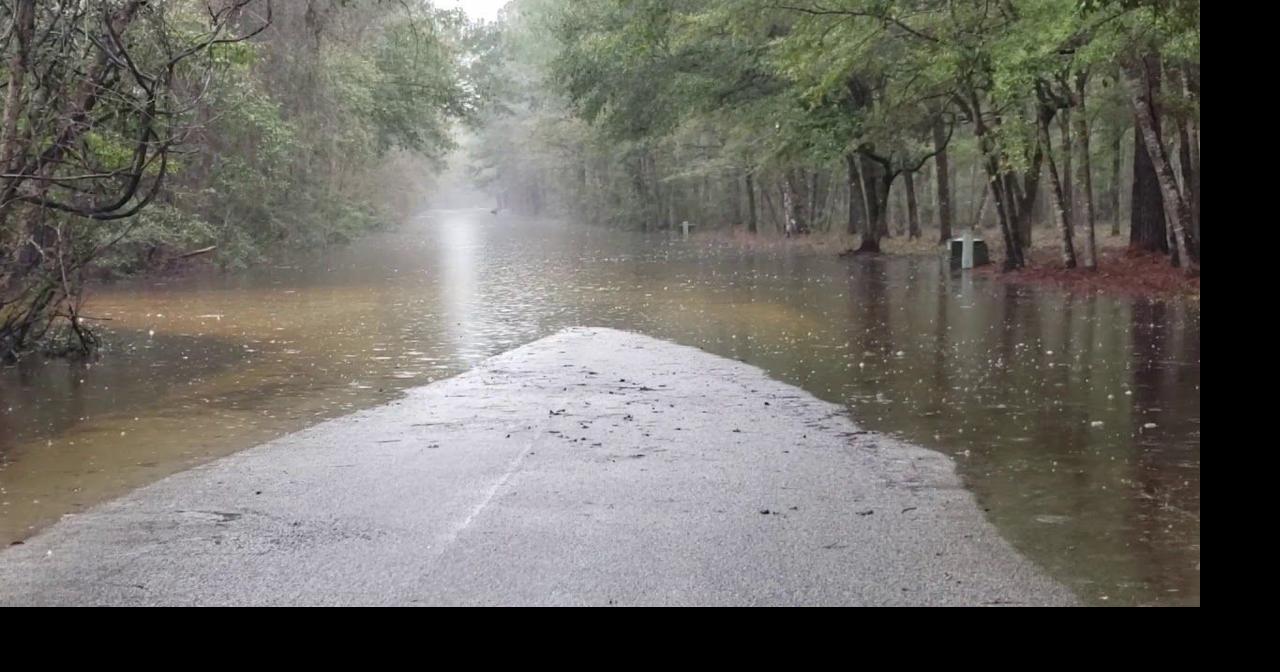 Flooding in North Santee continues as residents use boats to reach homes