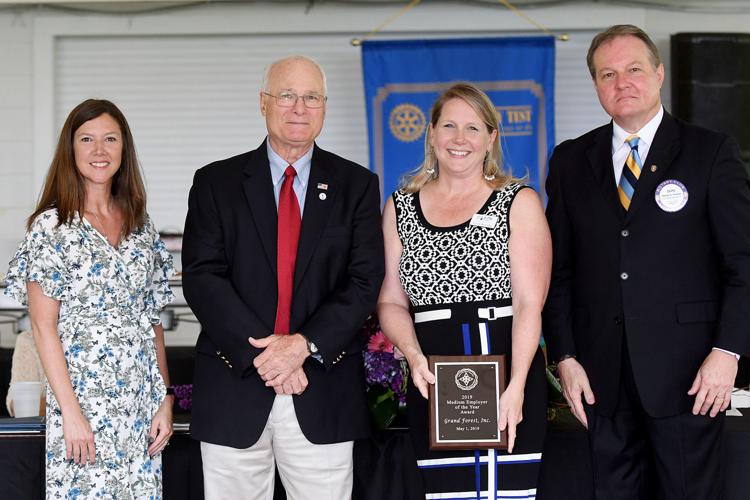 Summerville Mayor’s Committee gives awards, scholarships