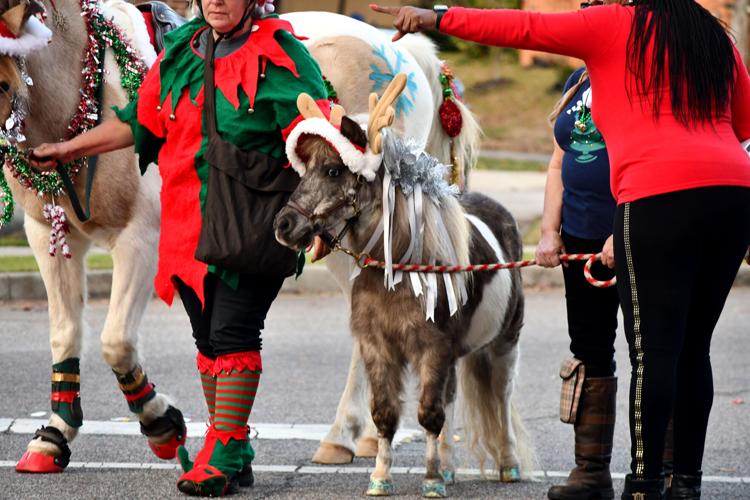 Edgefield gets into holiday spirit with annual Christmas parade
