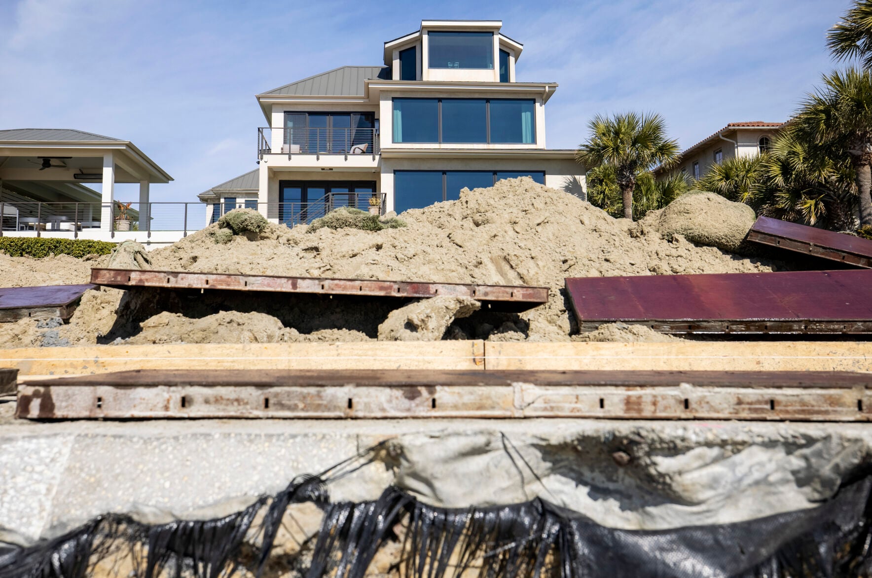 Judge says Isle of Palms seawall must come down, again