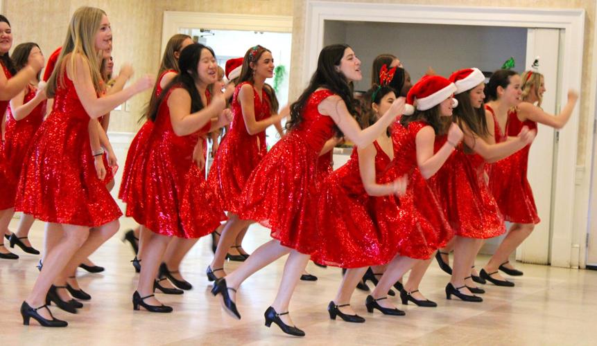 Churning out the Christmas cheer: Wando Show Choir performs at Rotary ...