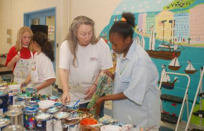 Students create Revolutionary War scene on Belvedere walls | Archived ...