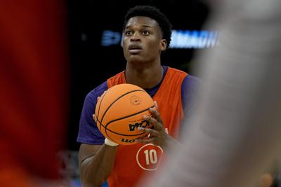 Clemson's Godfrey reportedly hits transfer portal