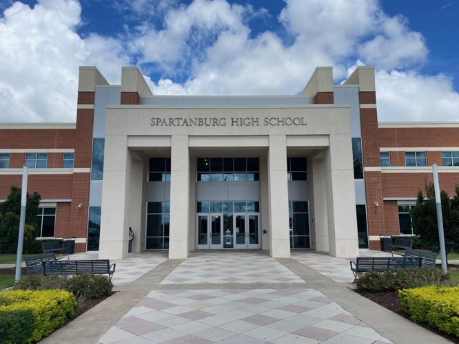 Students return to Spartanburg High School to new scheduling