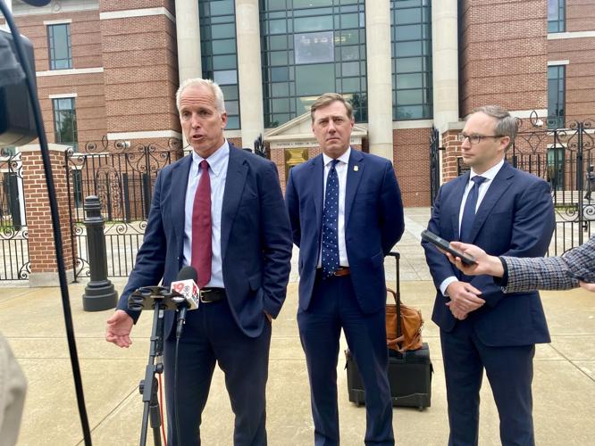 Former exec gets 1 year in prison in SC nuclear plant fiasco