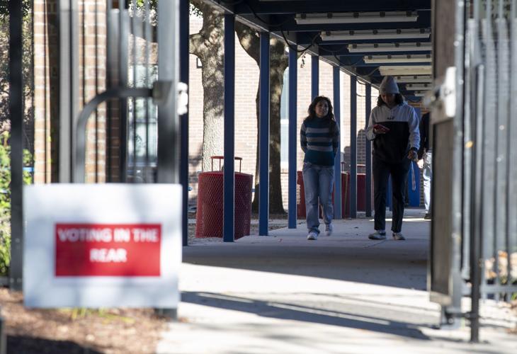 Longtime Charleston Councilmen appear upset in races