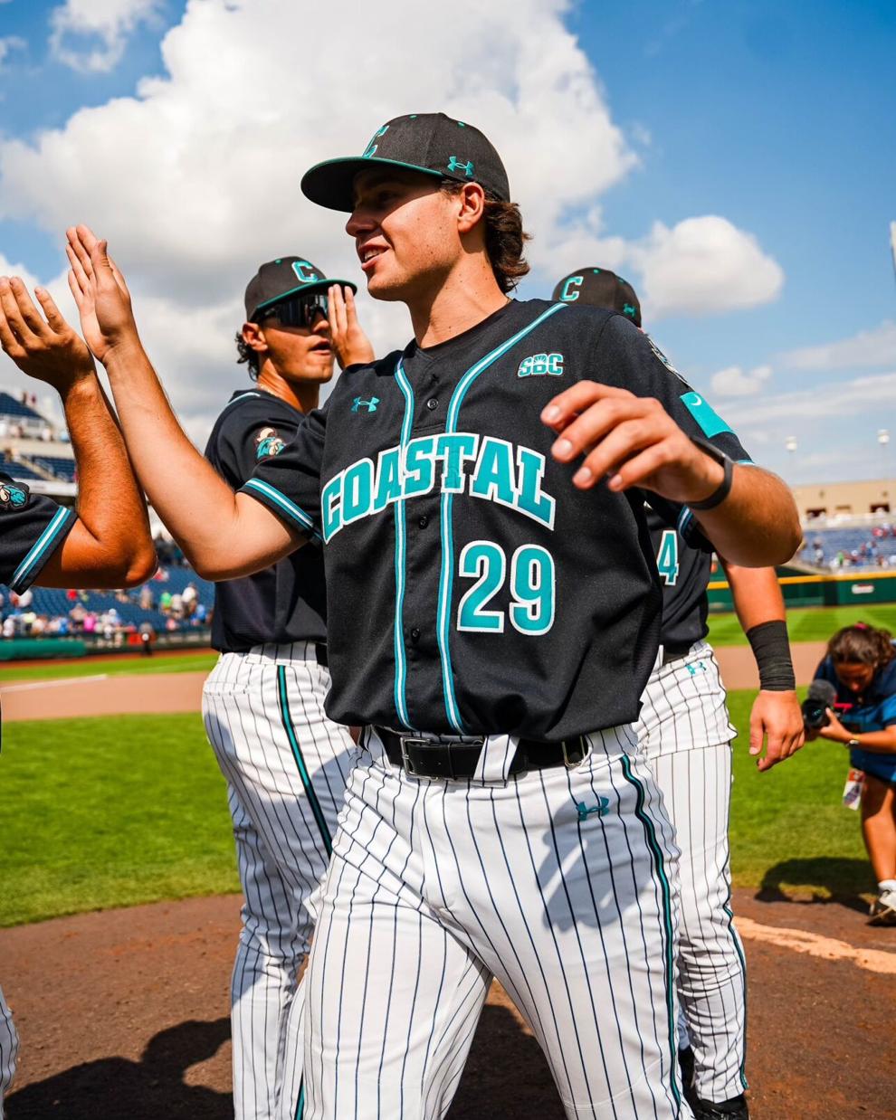 Coastal Carolina wins, reaches College World Series final