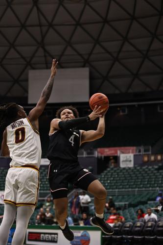 College of Charleston defeats Loyola Chicago in Hawaii