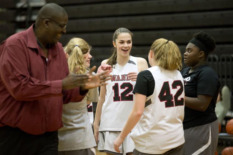 Meet Wando basketball's identical twin towers: Katherine and Elizabeth Eads