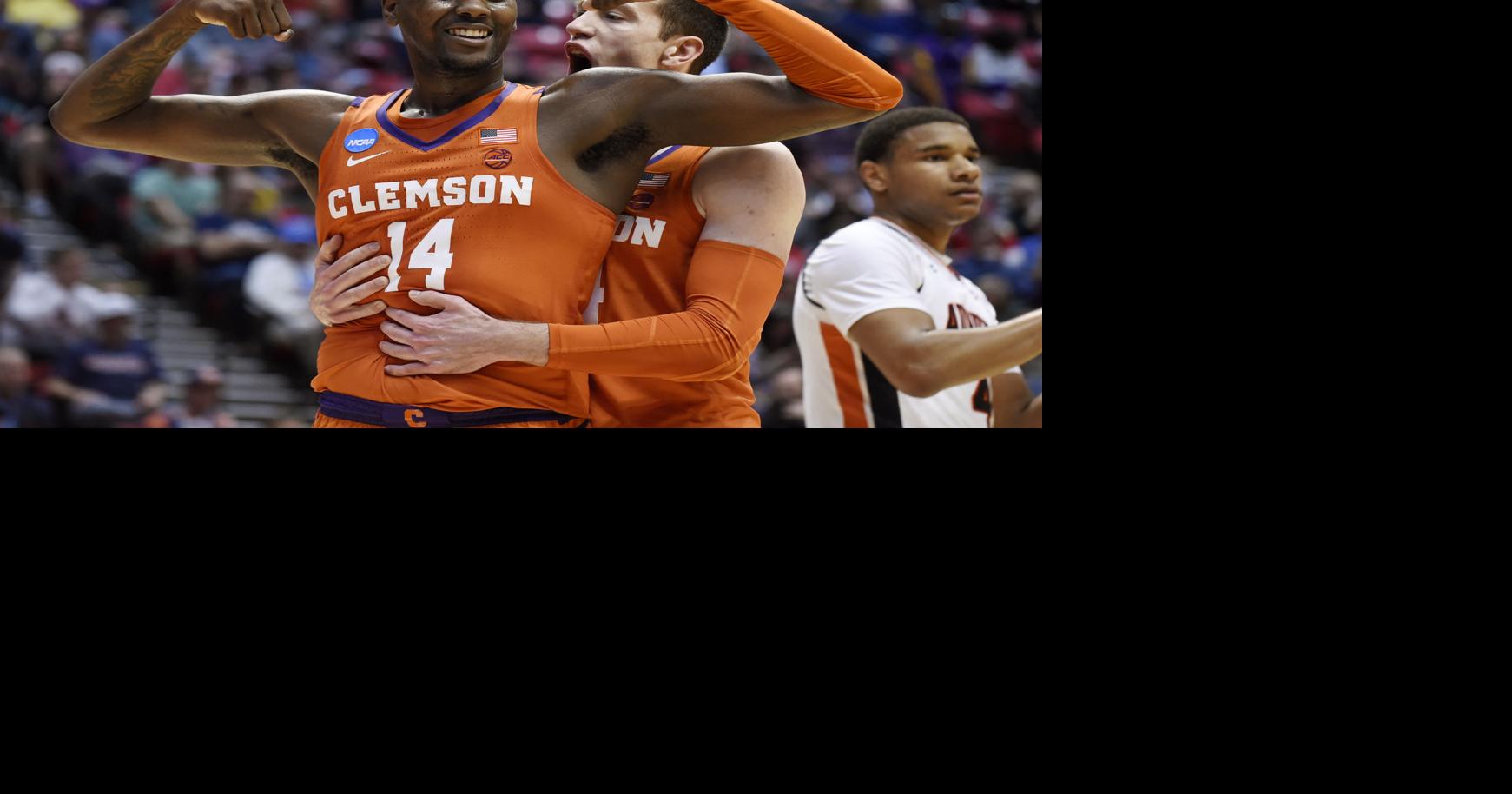 Clemson center Elijah Thomas announces he will return to Tigers for ...
