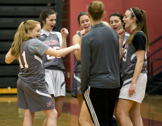 Meet Wando basketball's identical twin towers: Katherine and Elizabeth Eads