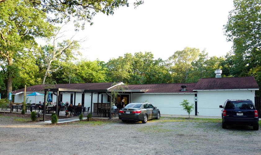 Iron Horse Grill offers meals in calm of roadside tavern