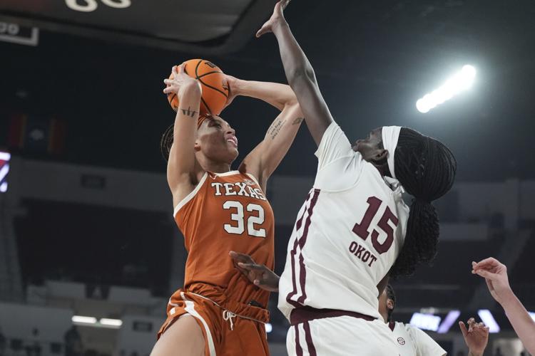 Gamecocks add transfer center from conference foe