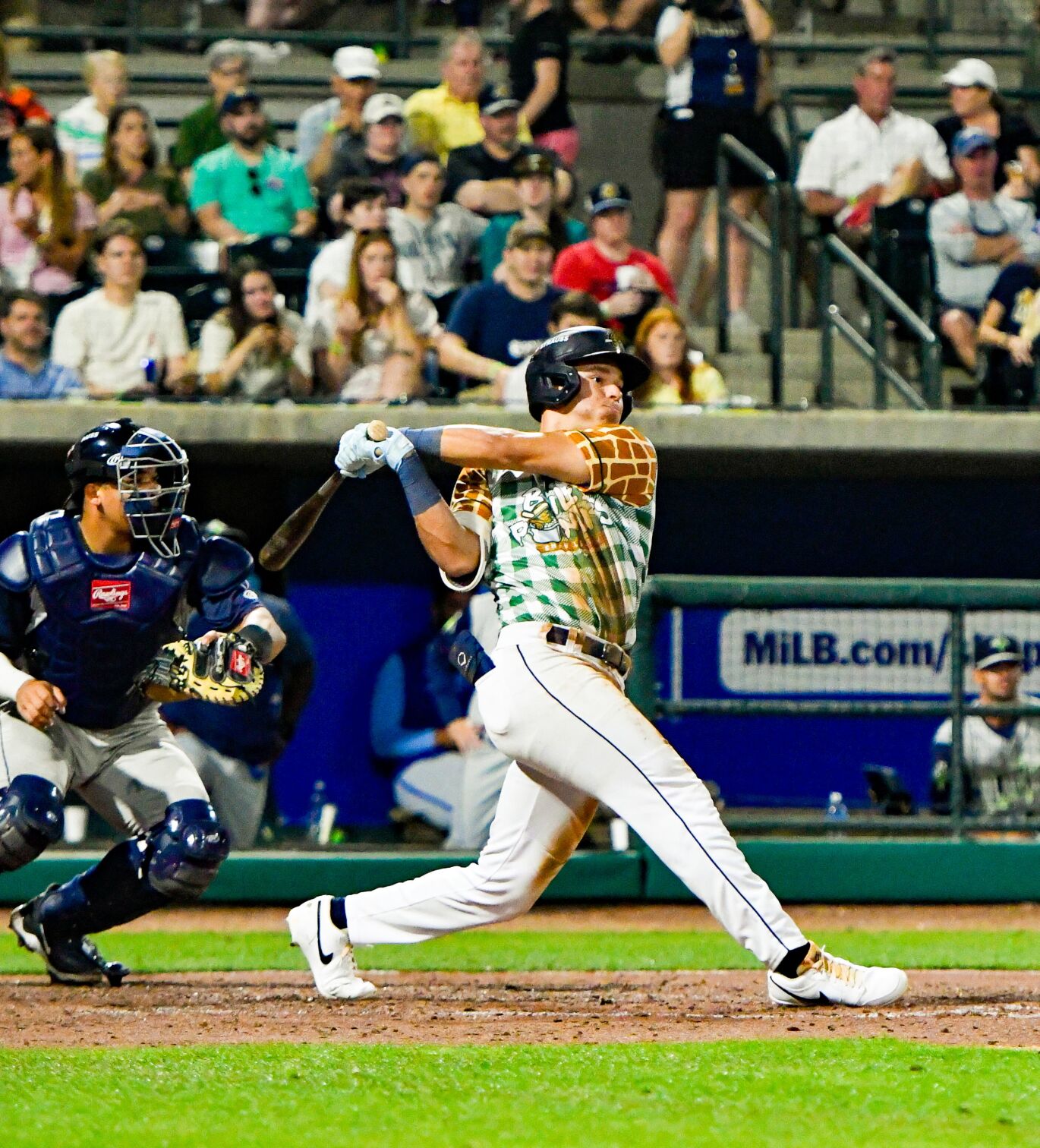Charleston RiverDogs snap 7-game skid, outslug Augusta