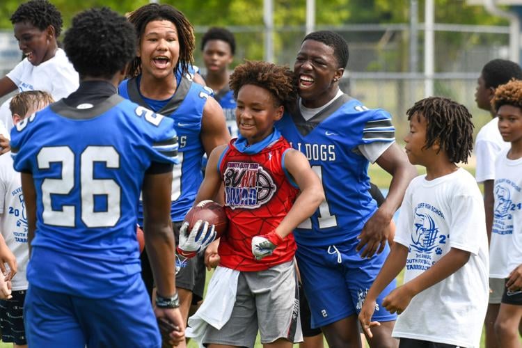 Philadelphia Eagles' Jackson hosts youth football camp