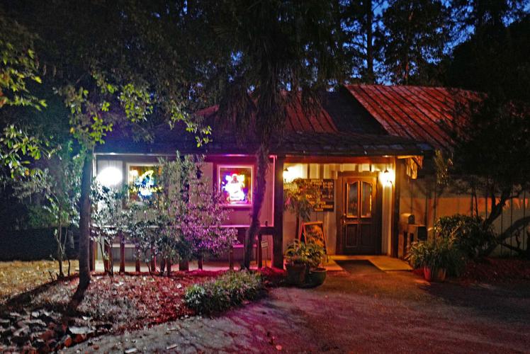 Taste of the Town: Rae's Coastal Cafe promises to be 'your island getaway'